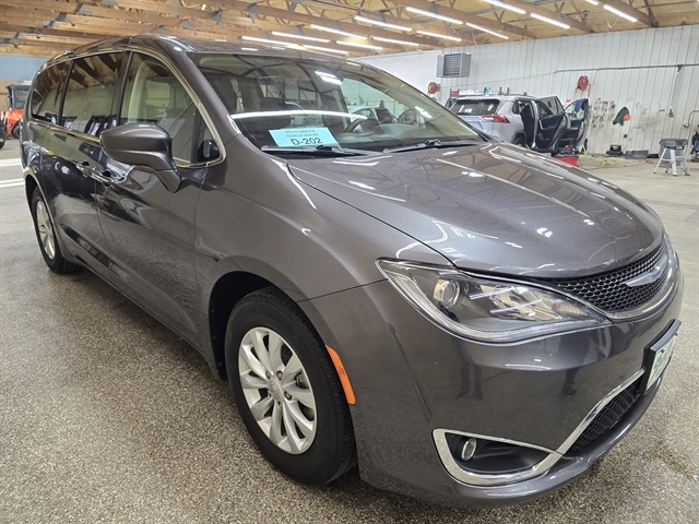 Stock# 278808 USED 2018 Chrysler Pacifica | Dell Rapids, South Dakota ...