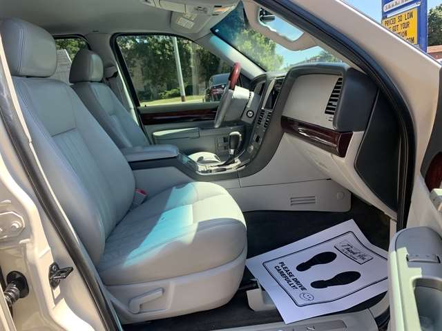 Stock# P054A USED 2005 LINCOLN AVIATOR