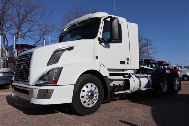 Stock# 667-730 USED 2013 VOLVO VNL64T300