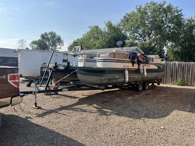 Stock# USED 2000 CRESTLINER PONTOON BOAT