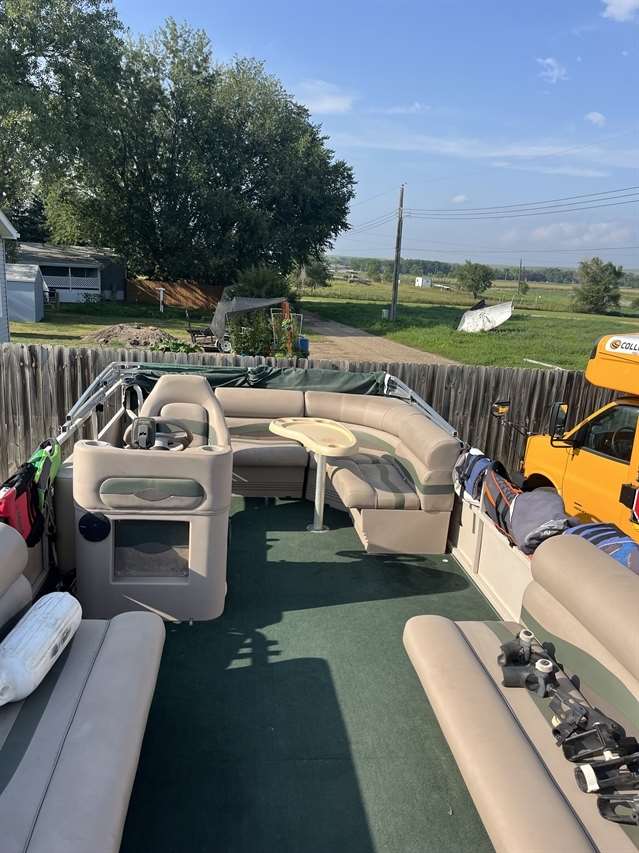 Stock# USED 2000 CRESTLINER PONTOON BOAT