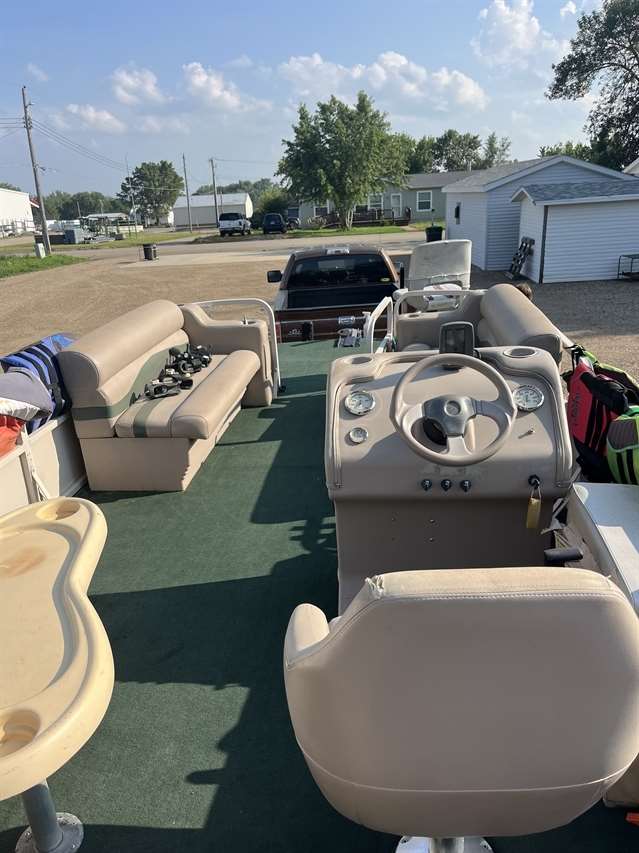 Stock# USED 2000 CRESTLINER PONTOON BOAT