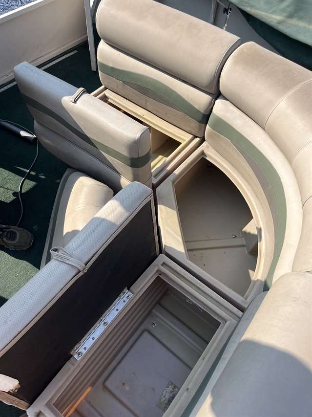 Stock# USED 2000 CRESTLINER PONTOON BOAT